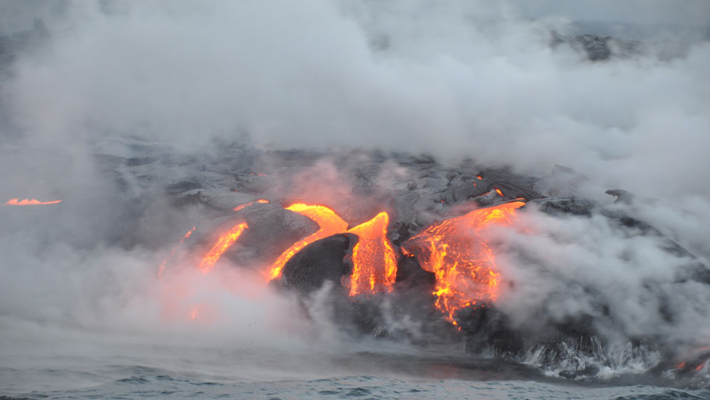 Lava explosion injures 23 people near Hawaii's Kilauea volcano | VOM