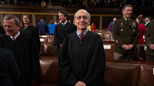 Justice Stephen Breyer to officially retire Thursday at noon, swear in ...