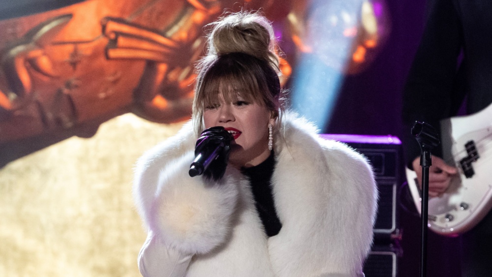 Kelly Clarkson, Peyton Manning, Jimmy Fallon to host Olympics ... Kelly Clarkson, Peyton Manning, Jimmy Fallon to host Olympics ...