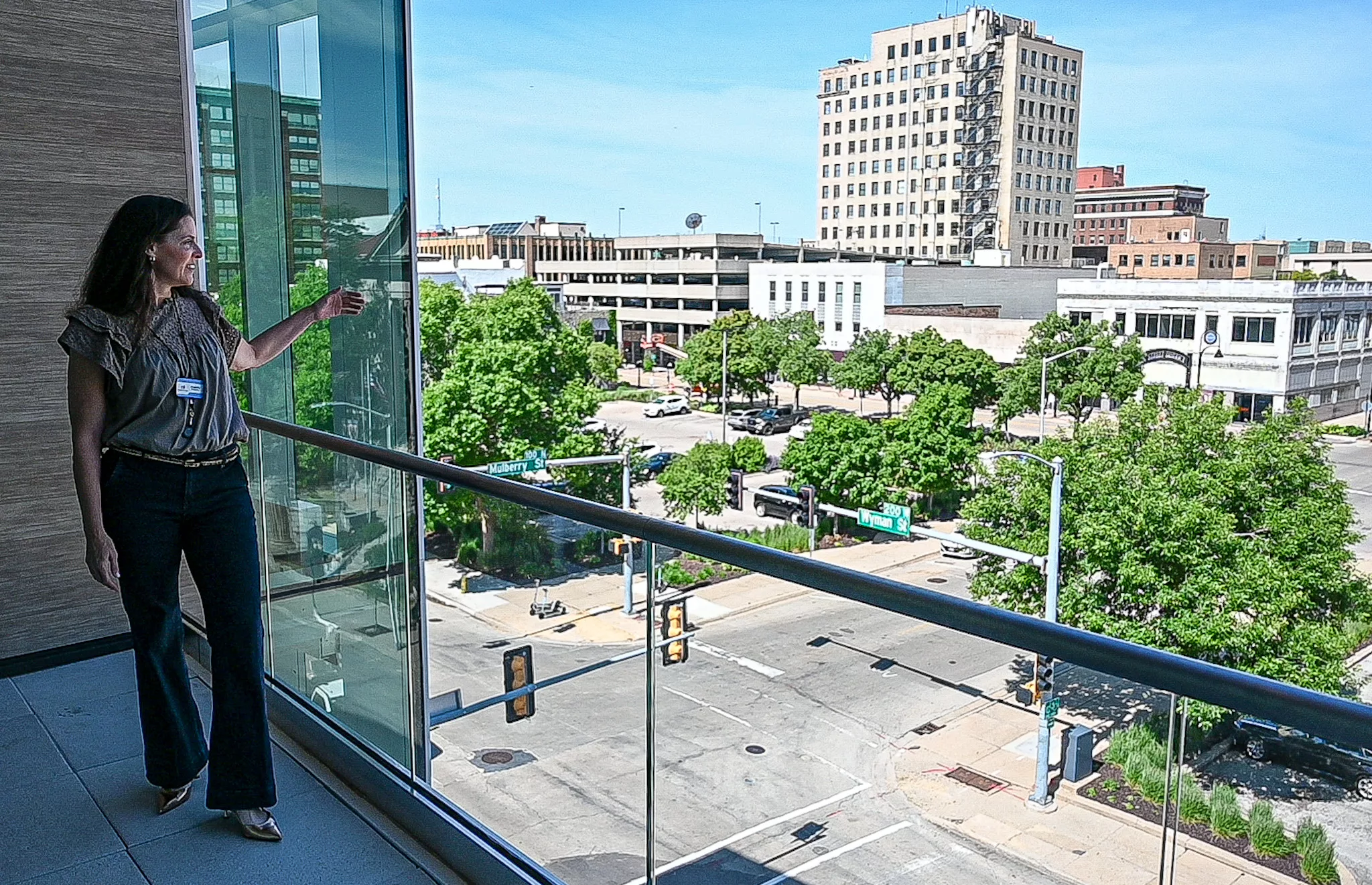 95.3 The Bull | WRTB-FM | Rockford Country Radio