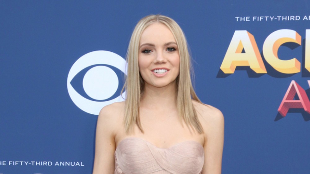 Danielle Bradbery Teams With Thomas Rhett For New Single 'Goodbye Summer' | W 105 Your Country