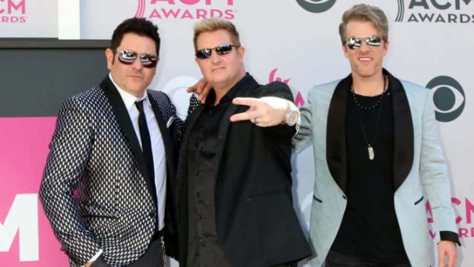 Rascal Flatts Spread Holiday Cheer At Children's Hospital | WDDD-FM